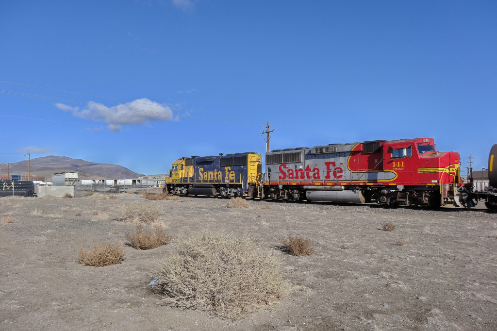 BNSF 8704 & 141